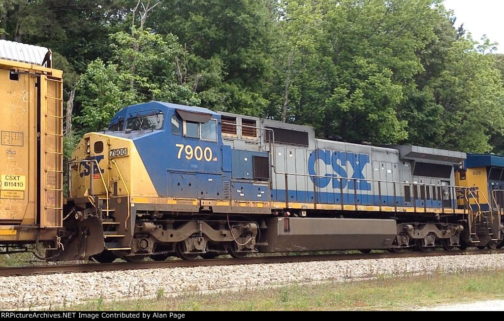 CSX 7900 runs second